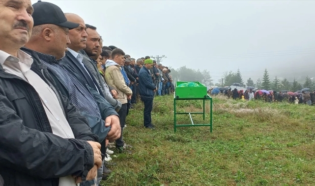 Samsun'da trafik kazasında hayatını kaybeden kadının cenazesi Ordu'da ... Samsun'da trafik kazasında hayatını kaybeden kadının cenazesi Ordu'da ...