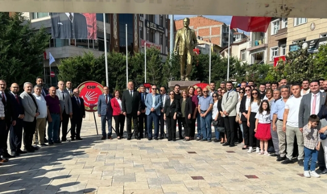 CHP Merzifon İlçe Teşkilatı Atatürk Anıtına Çelenk Sundu - Merzifon ... CHP Merzifon İlçe Teşkilatı Atatürk Anıtına Çelenk Sundu - Merzifon ...
